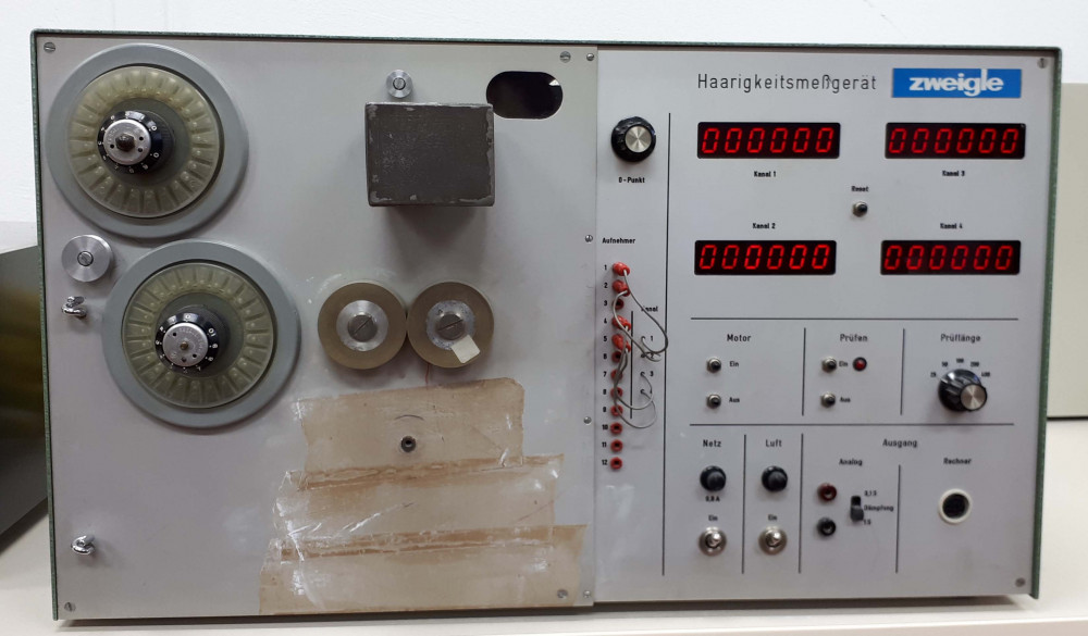 Yarn hairiness measuring device - TTF