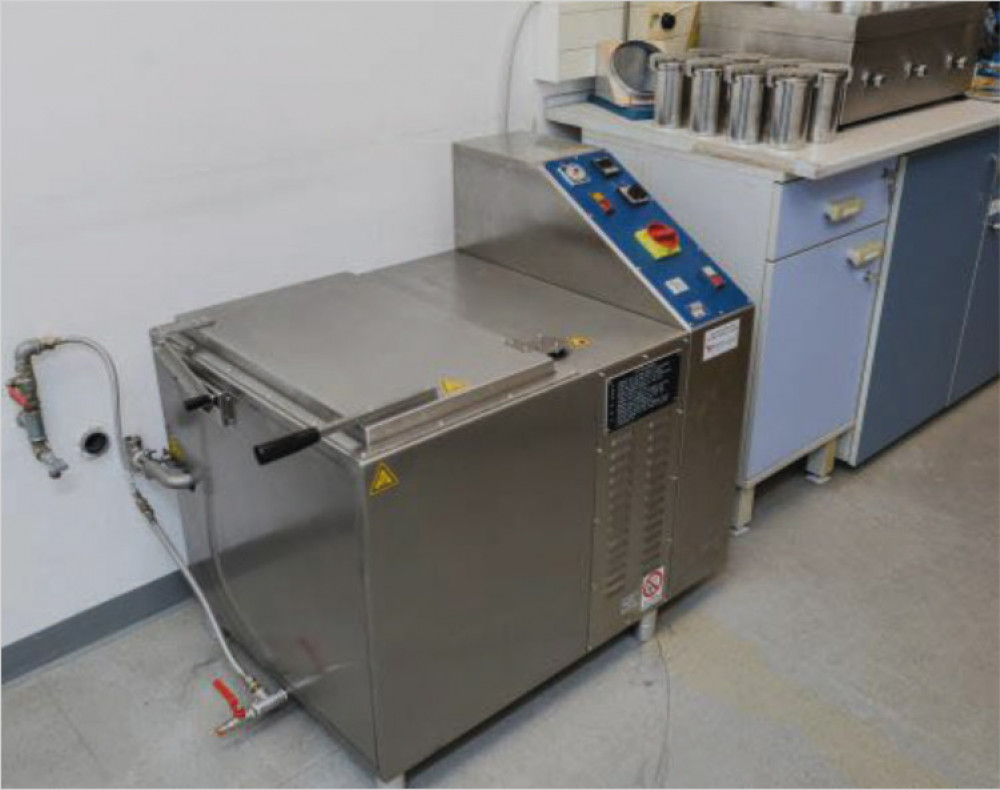 Laboratory unit for the assessment of colour fastness to washing and ...