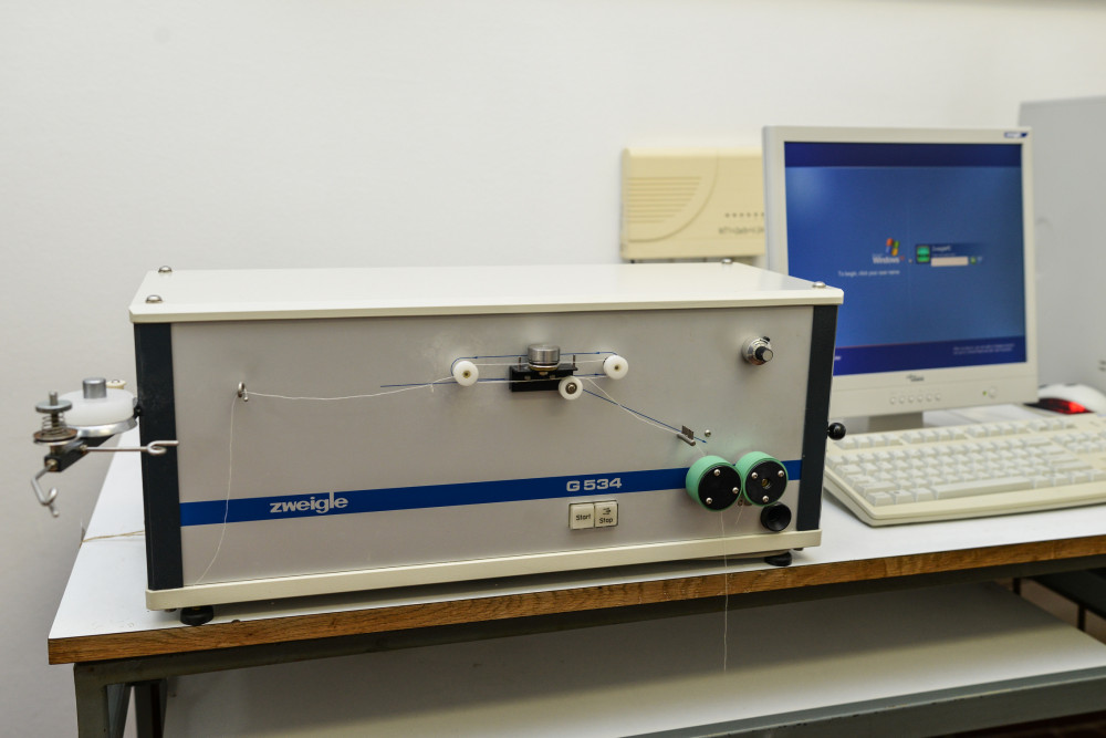 Friction tester for determining the friction coefficient of yarn - TTF