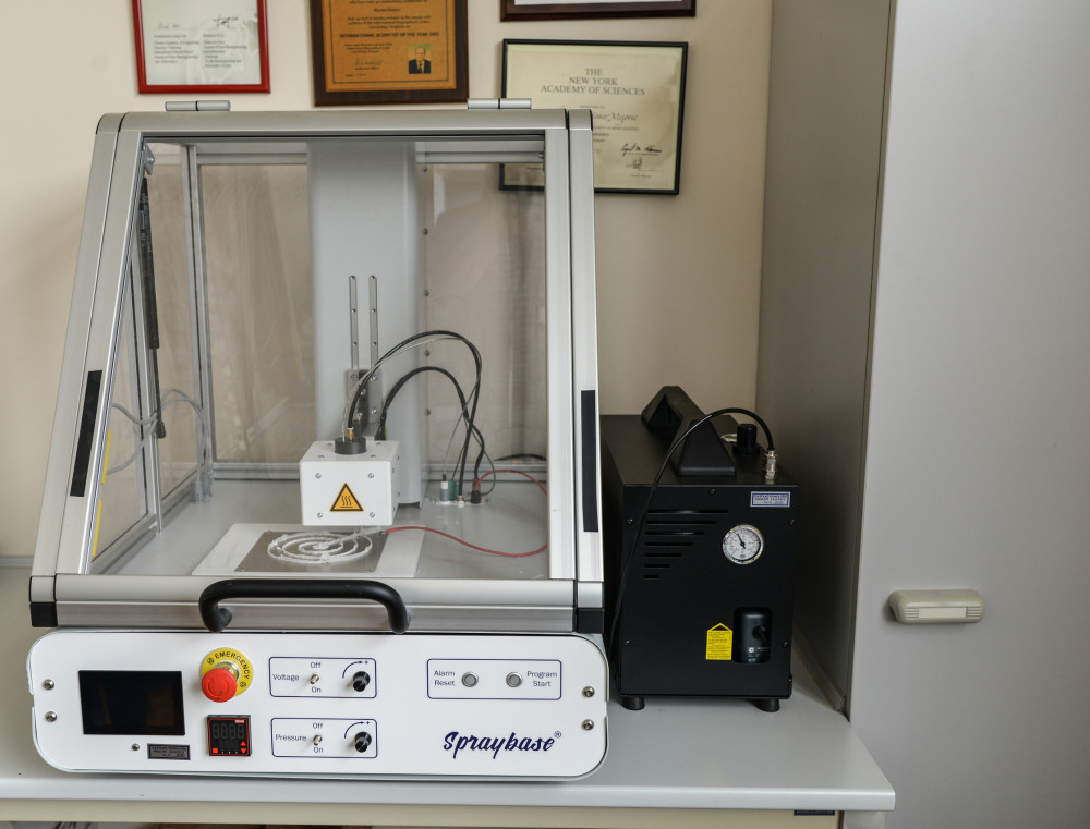 Melt electrospinning device - TTF